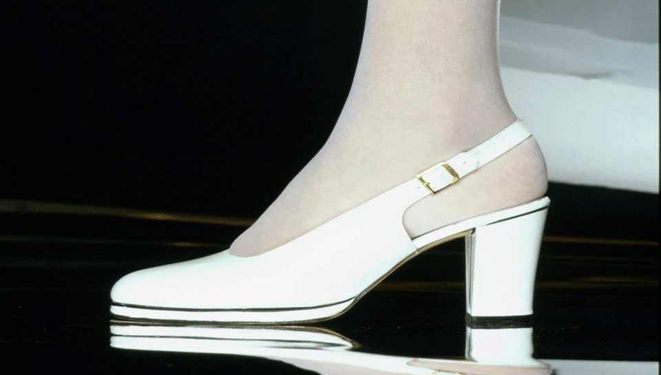 WHITE SHOES - www.samoozena.com